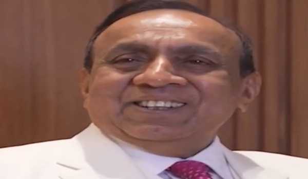 Dr Ravi Pillai receives Medal of Efficiency from King Hamad bin Isa Al ...